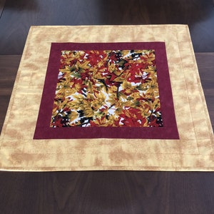 Autumn Quilted Table Topper, 25-1/4 64cm Fall Leaves Square Table Quilt, Gold and Burgundy ...