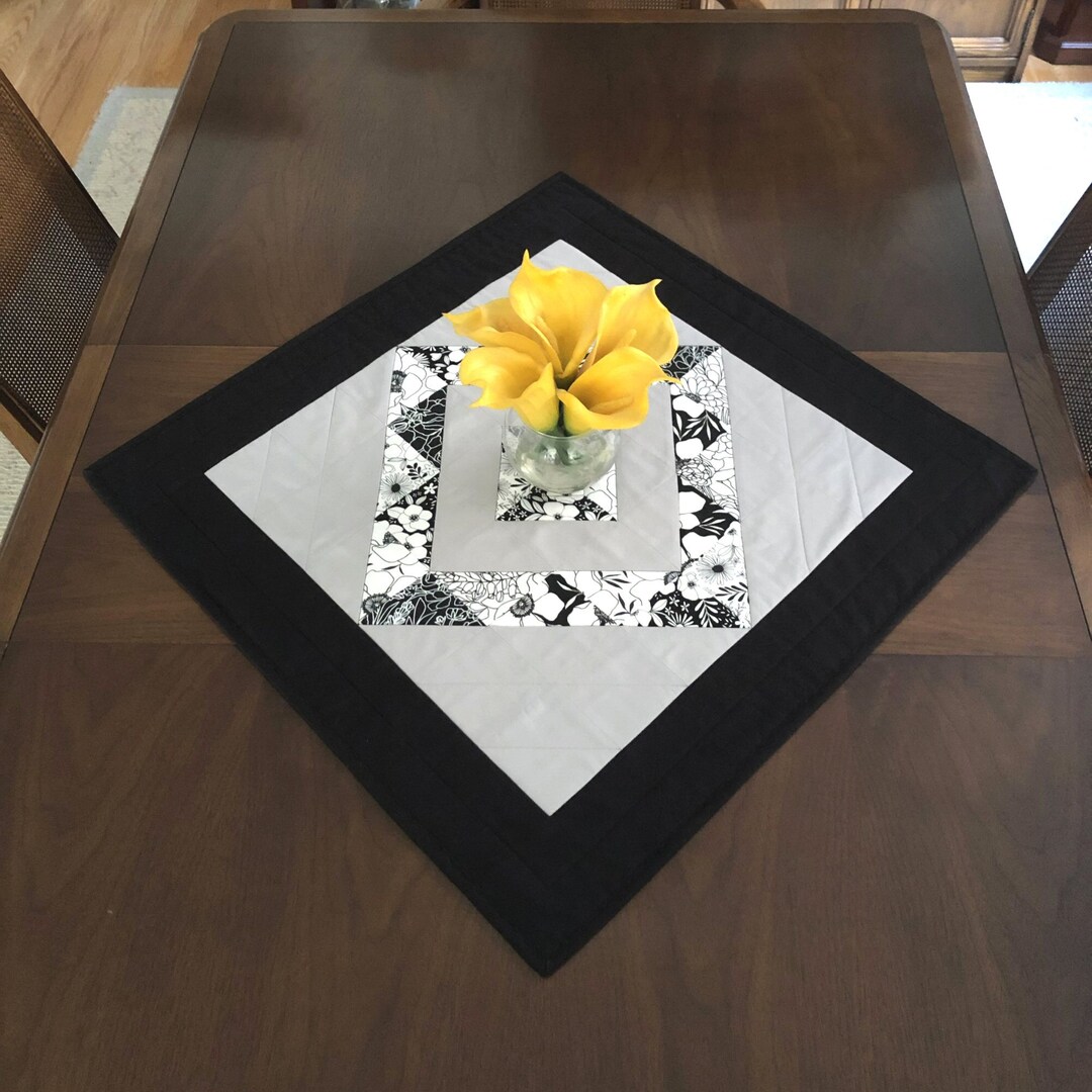Black White Gray Table Topper, 25-1/4 64cm Square Quilted Table Topper ...