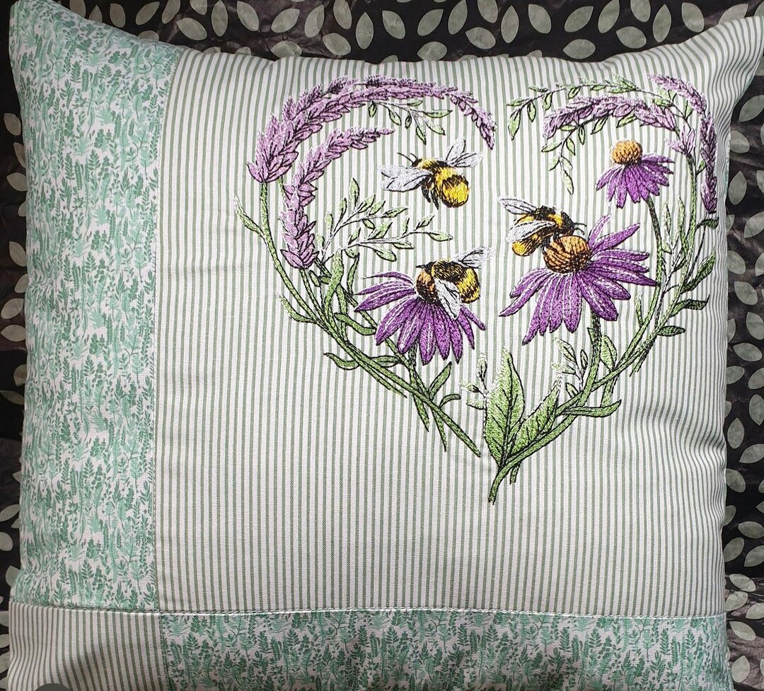 Cushion - Buzzing Bees Heart - Etsy