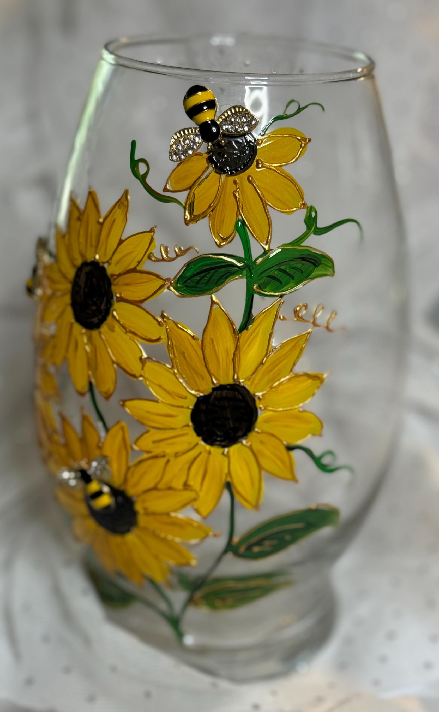Stunning Hand Painted Vase Featuring Beautiful Liner Outlined With 3D ...