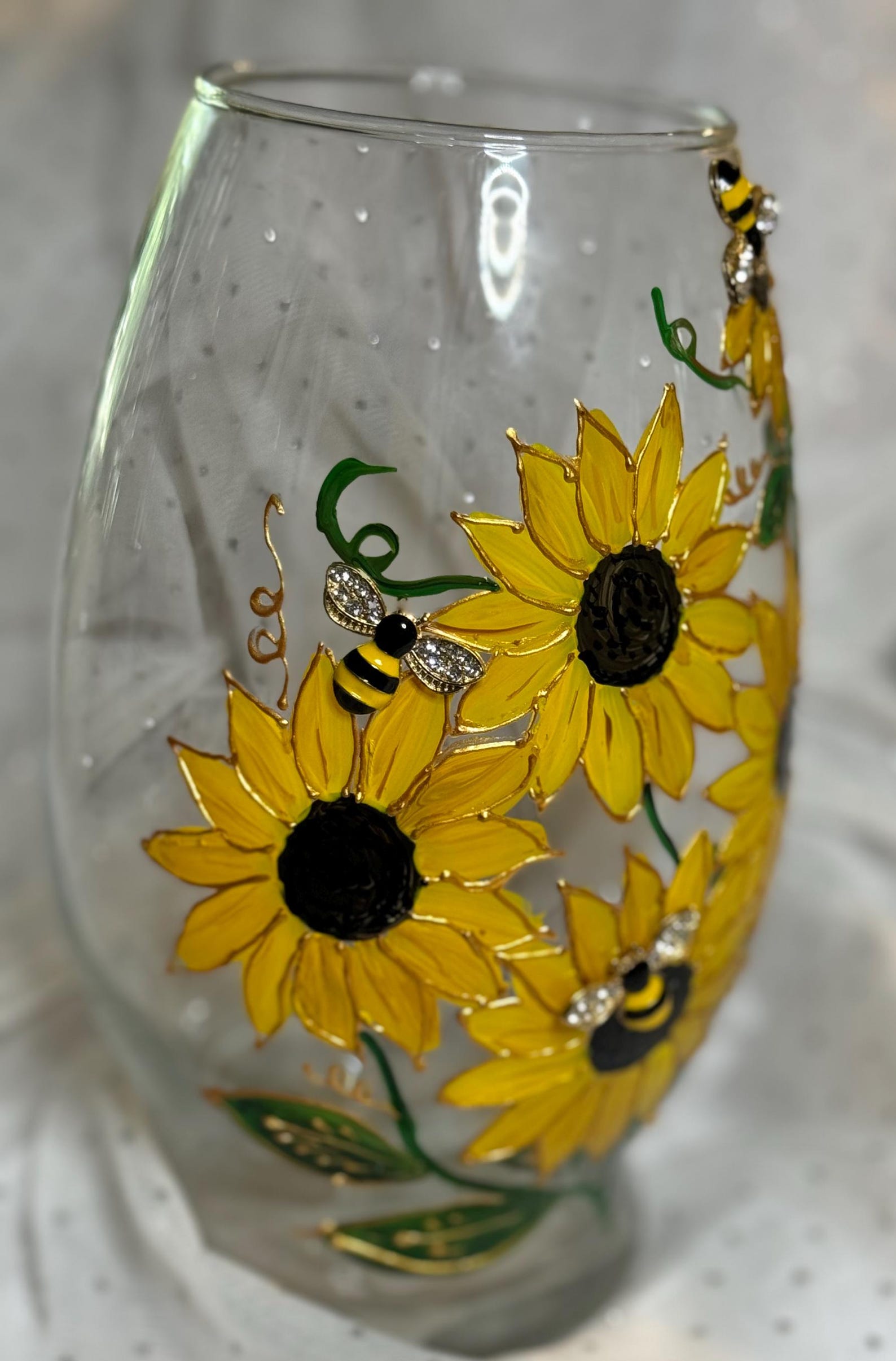 Stunning Hand Painted Vase Featuring Beautiful Liner Outlined With 3D ...