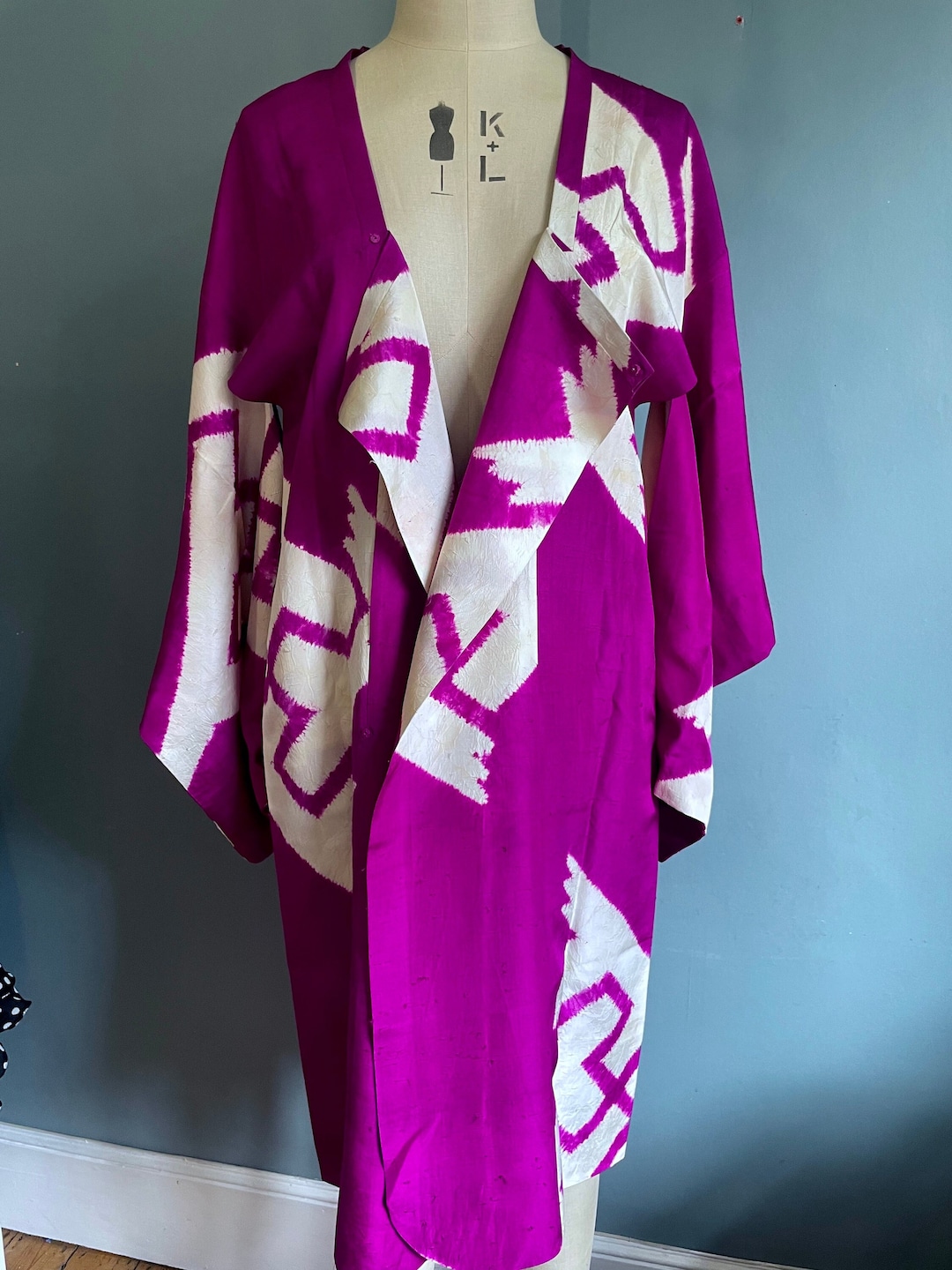 Vintage Silk Michiyuki Kimono Coat in a Striking Magenta With White ...
