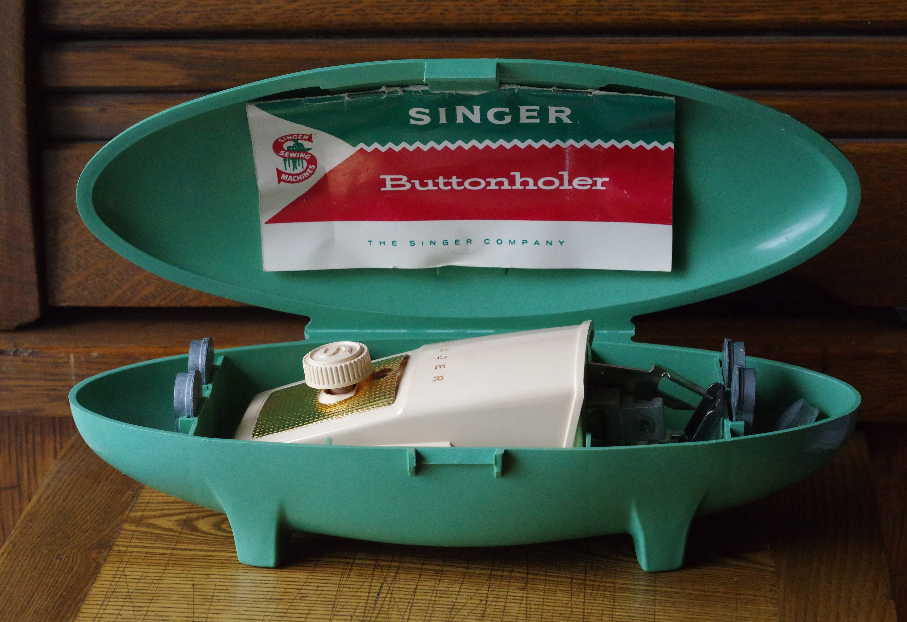 Singer Buttonholer No. 489510 Green jetson Clamshell Automatic ...