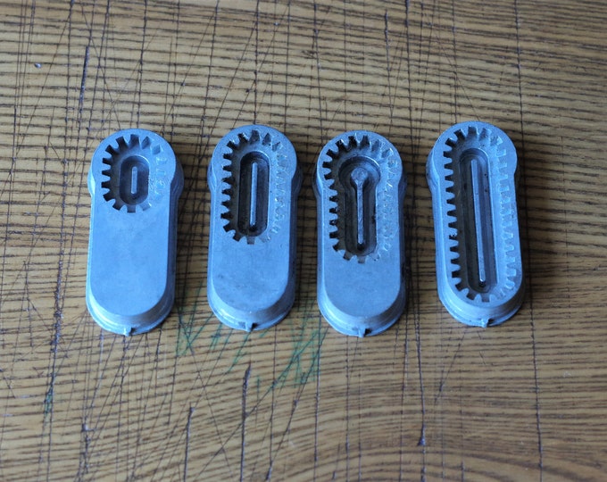 Singer Buttonholer Templates for Buttonholers 160506 and 160743 ...