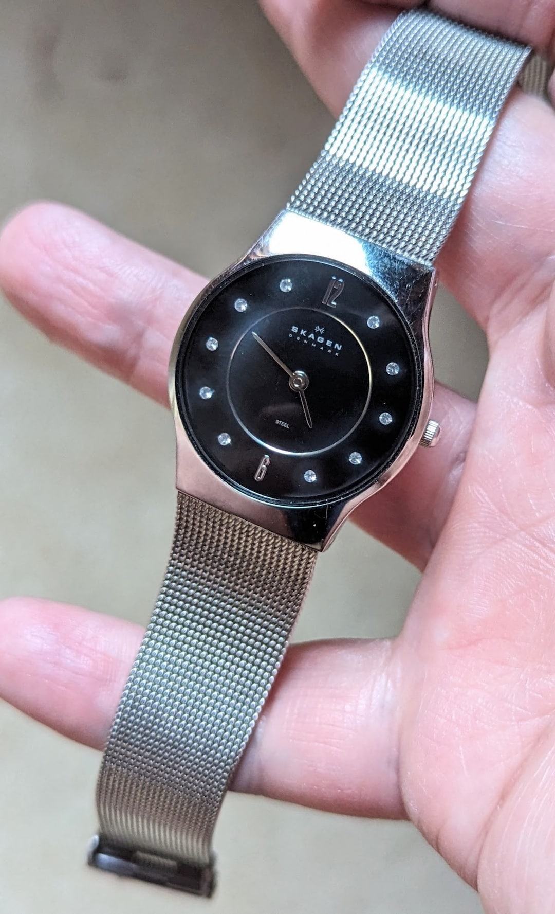 WORKING Vintage Skagen Silver Tone Unisex Watch With Black Face & Mesh ...