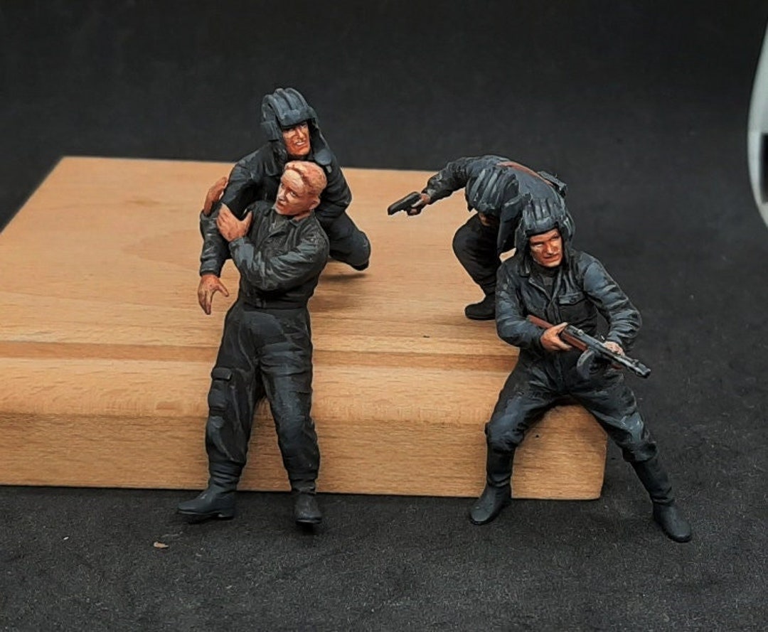Painted Miniatures - Russian Tank Crew Kursk 1943, 4 Figures Scale 1:35 ...
