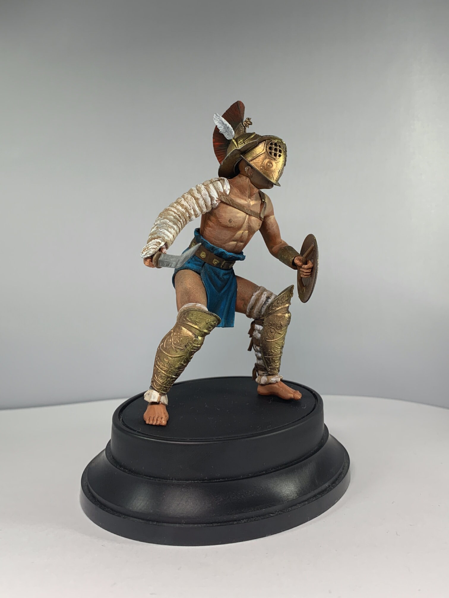 Painted Figure Roman Gladiator Figure hoplomachus With Pedestal, Scale ...