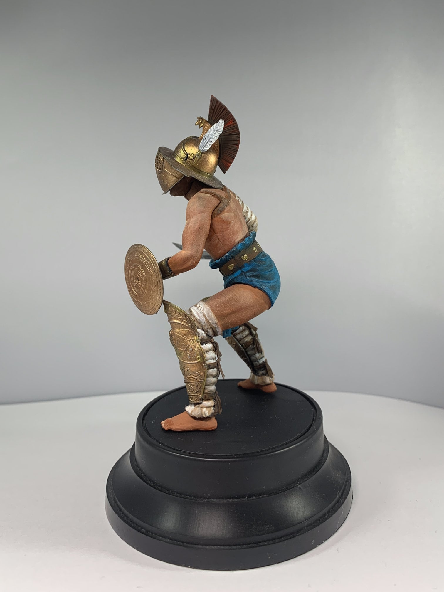 Painted Figure Roman Gladiator Figure hoplomachus With Pedestal, Scale ...