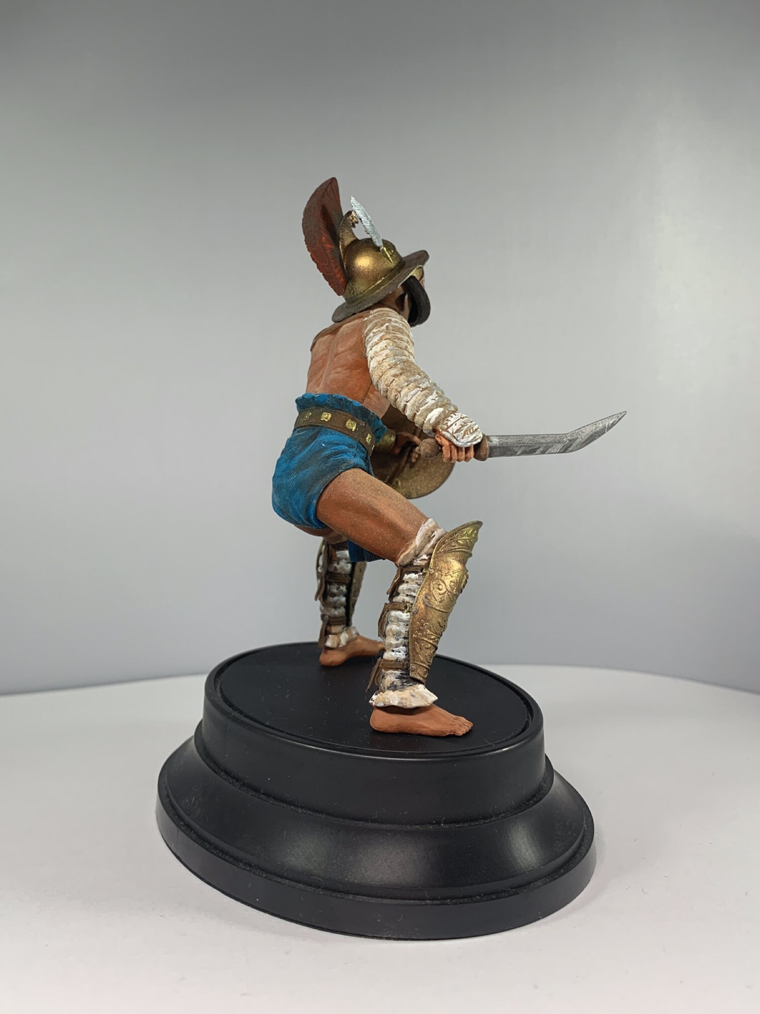 Painted Figure Roman Gladiator Figure hoplomachus With Pedestal, Scale ...