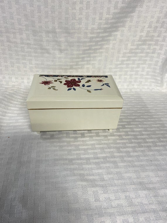 Otagari Lacquered Musical Jewerly Box - Gem