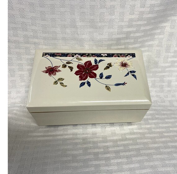 Otagari Lacquered Musical Jewerly Box - Gem