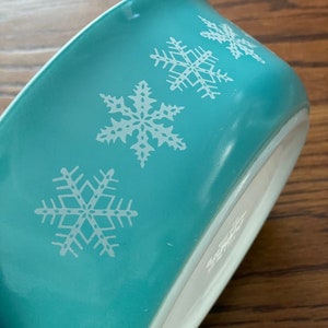 Vintage Aqua Snowflake Pyrex Casserole 1 1/2 Qt 043 - Etsy