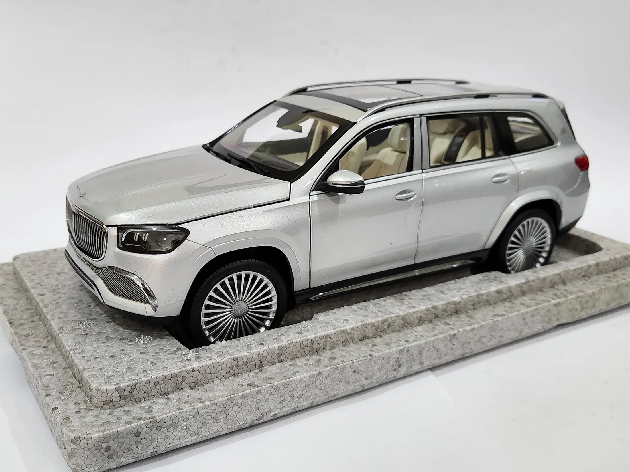 Mercedes Maybach GLS 600 Silver 1:18 PAR 98401 Paragon Rare Gift ...