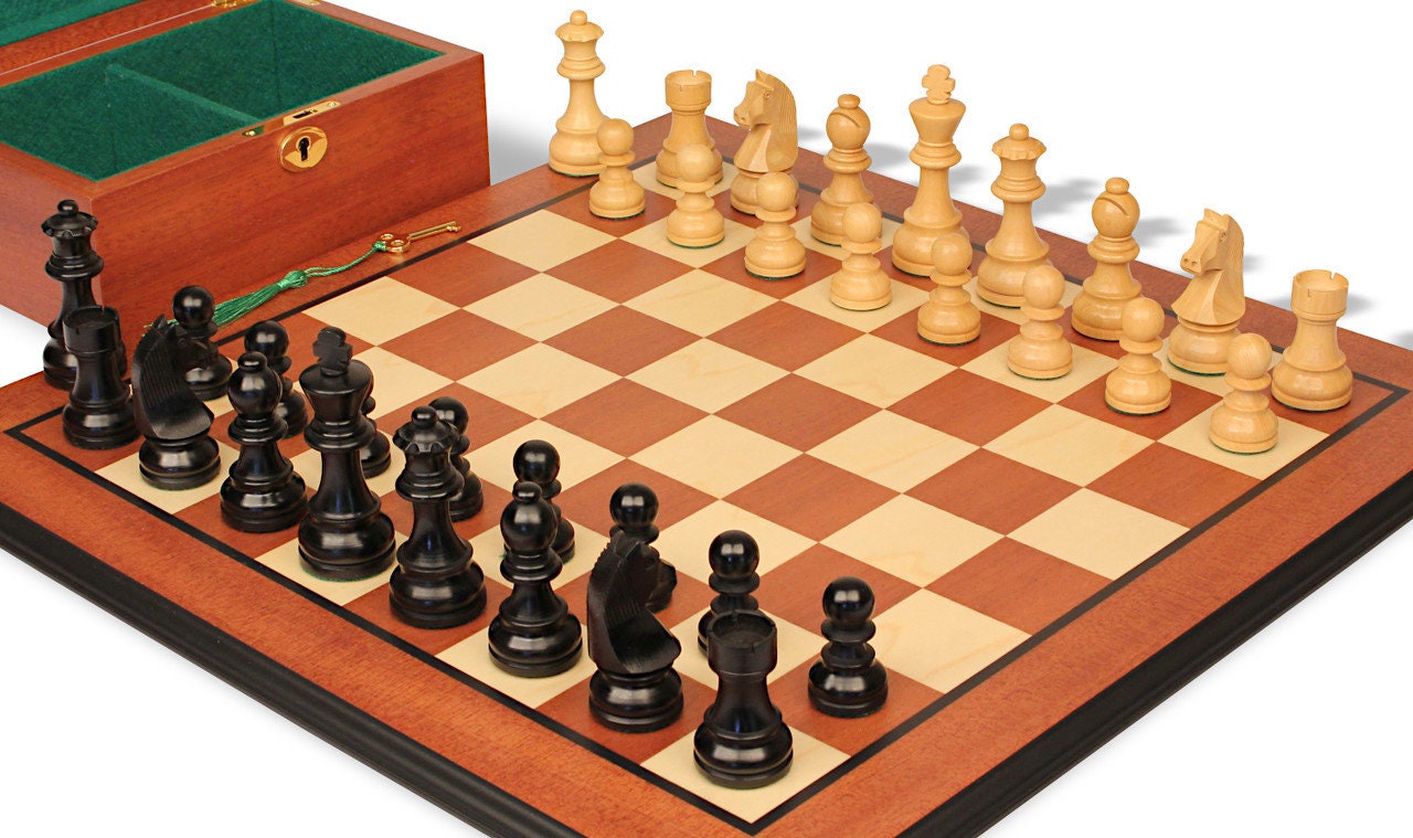 German Knight Staunton Chess Set - Ebonized & Boxwood Pieces - Mahogany ...