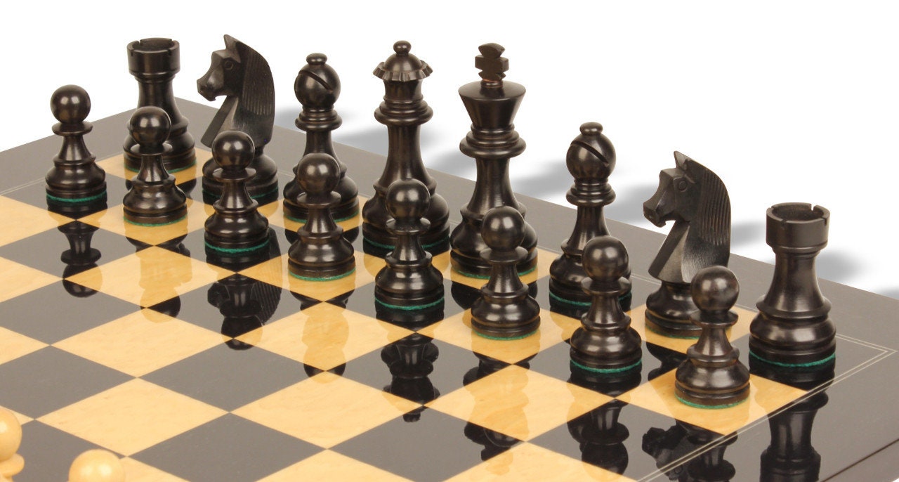 German Knight Staunton Chess Set Ebonized & Boxwood Pieces With Black ...