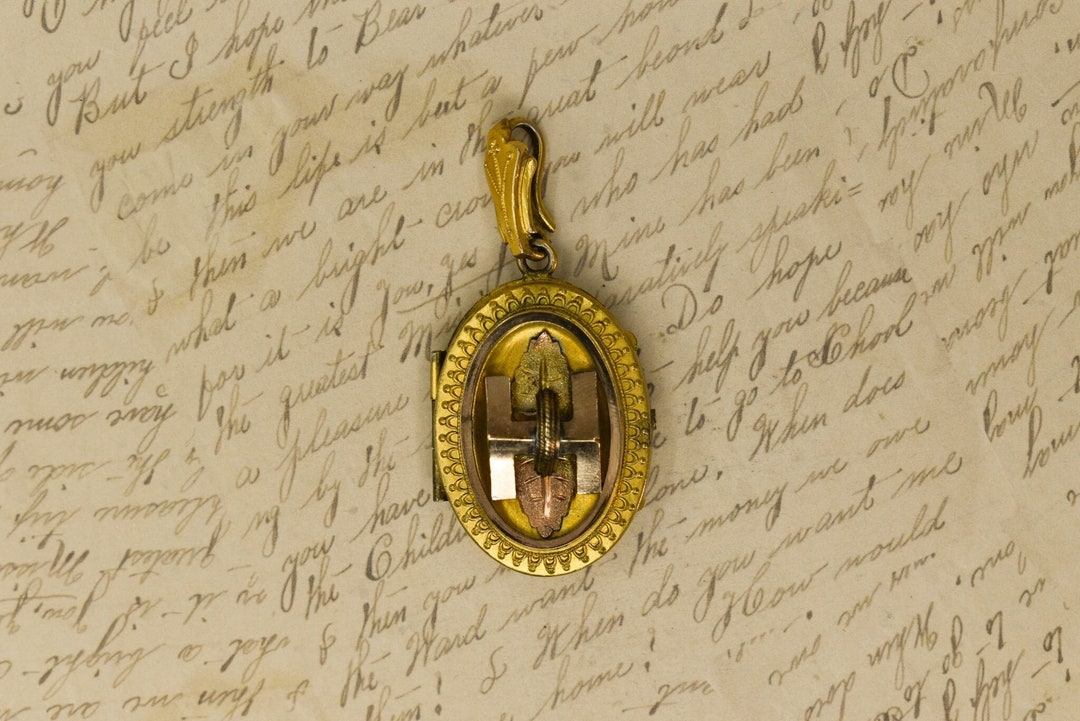 Antique Gilt Metal Locket 1880s Dramatic Victorian Locket, Tintype ...