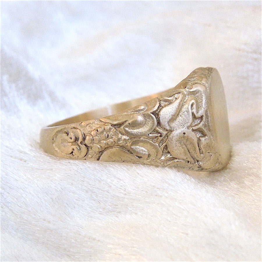 Arts and Crafts Style Yellow Gold Signet Ring | Etsy