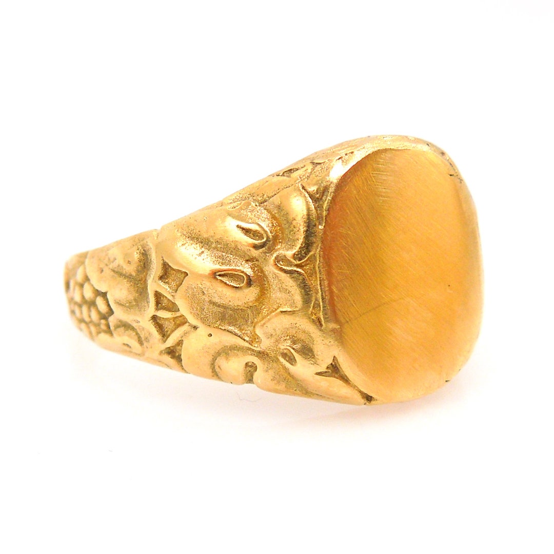 Arts and Crafts Style Yellow Gold Signet Ring - Etsy