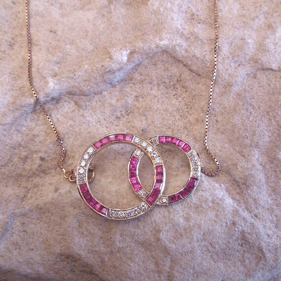 Vintage Interlocked Circles of Ruby and Diamond in 18… - Gem