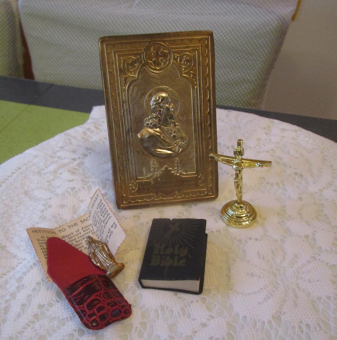 Mini Altar, Sacred Heart, Miniature Bible, Miniature Crucifix, Jesus ...
