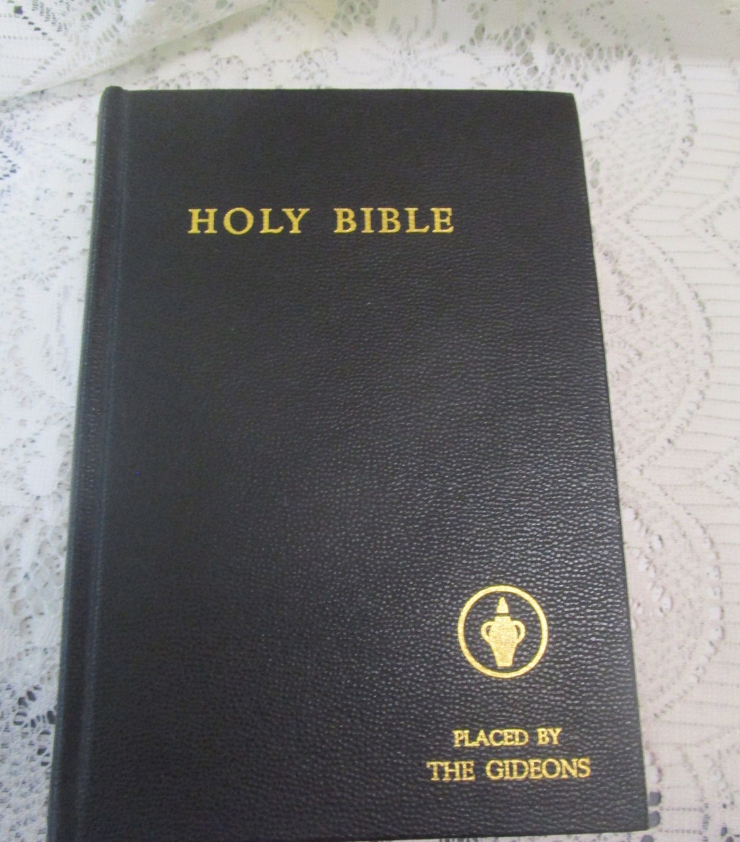 Vintage Bible, Gideons Bible, Prayer Book, Religious Book, Vintage ...