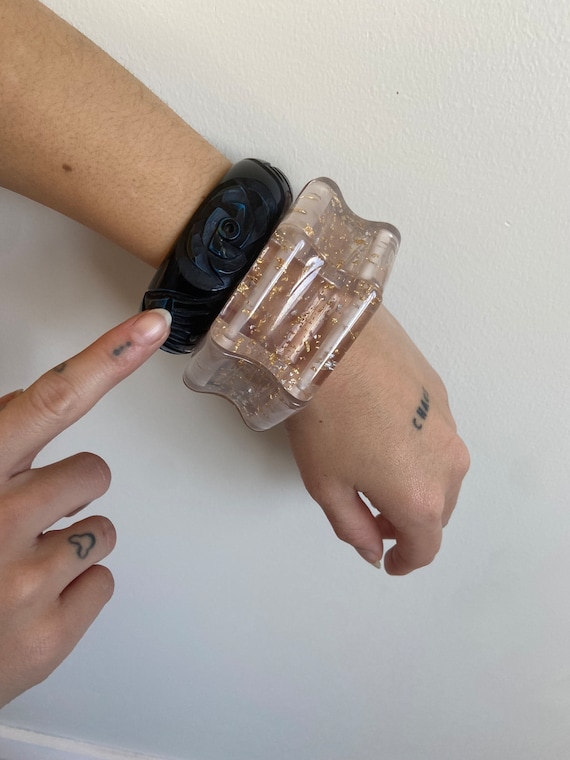 Vintage Heavily Carved Royal Blue Bakelite Bangle - Gem