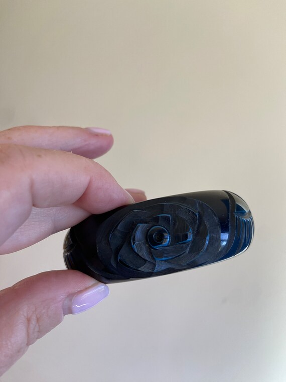 Vintage Heavily Carved Royal Blue Bakelite Bangle - Gem