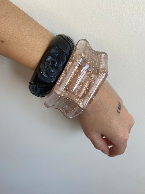 Vintage Heavily Carved Royal Blue Bakelite Bangle - Gem