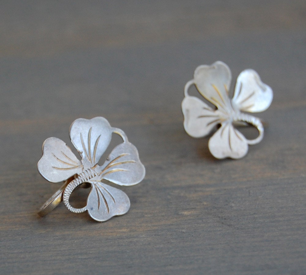 Vintage Sterling Silver Flower Screw Back Earrings - Circa 1930s 40s - Etsy
