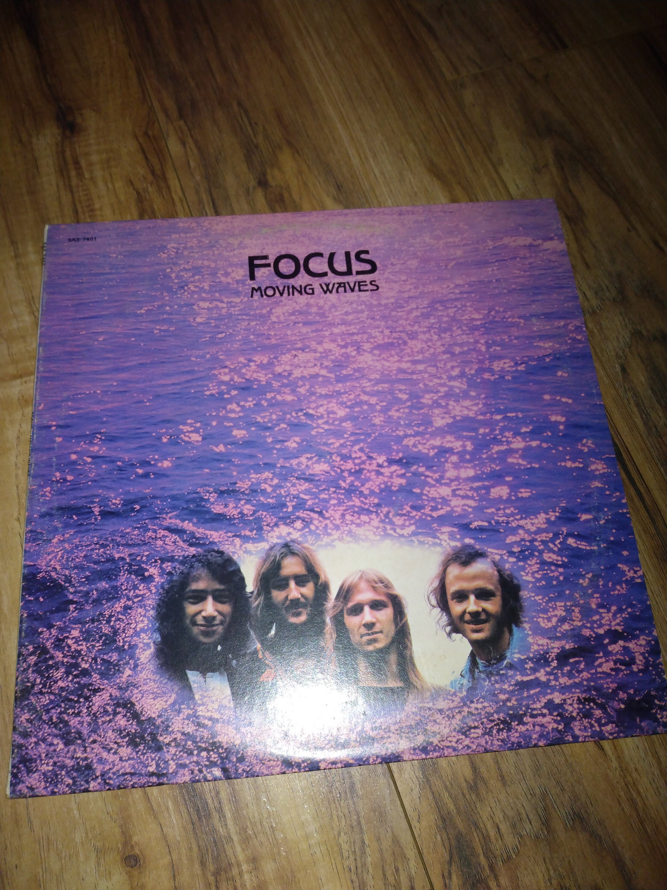 Focus Moving Waves Ii