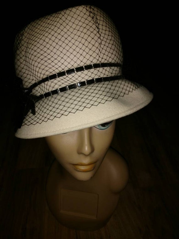 Vintage Mr. Richard felt material hat - Gem