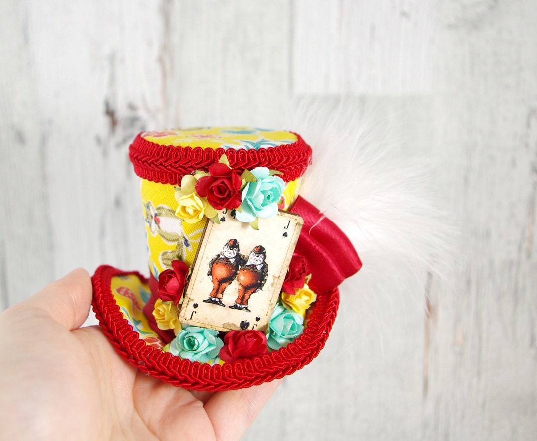 Yellow and Red Tweedledee and Tweedledum Playing Card Cutout Small Mini ...