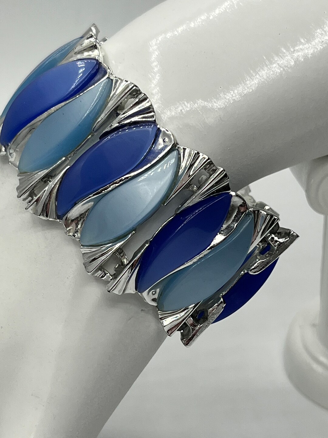 Pretty Vintage Opaque Blues Thermoset Bracelet - Etsy