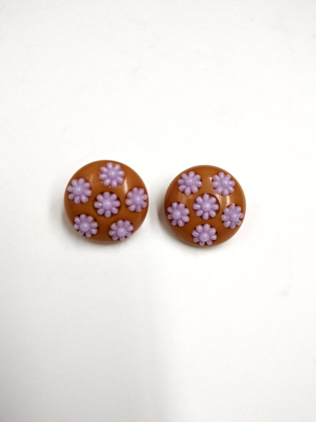 Bakelite Butterscotch Brown Purple Flower Circle Clip-on Mid-century ...
