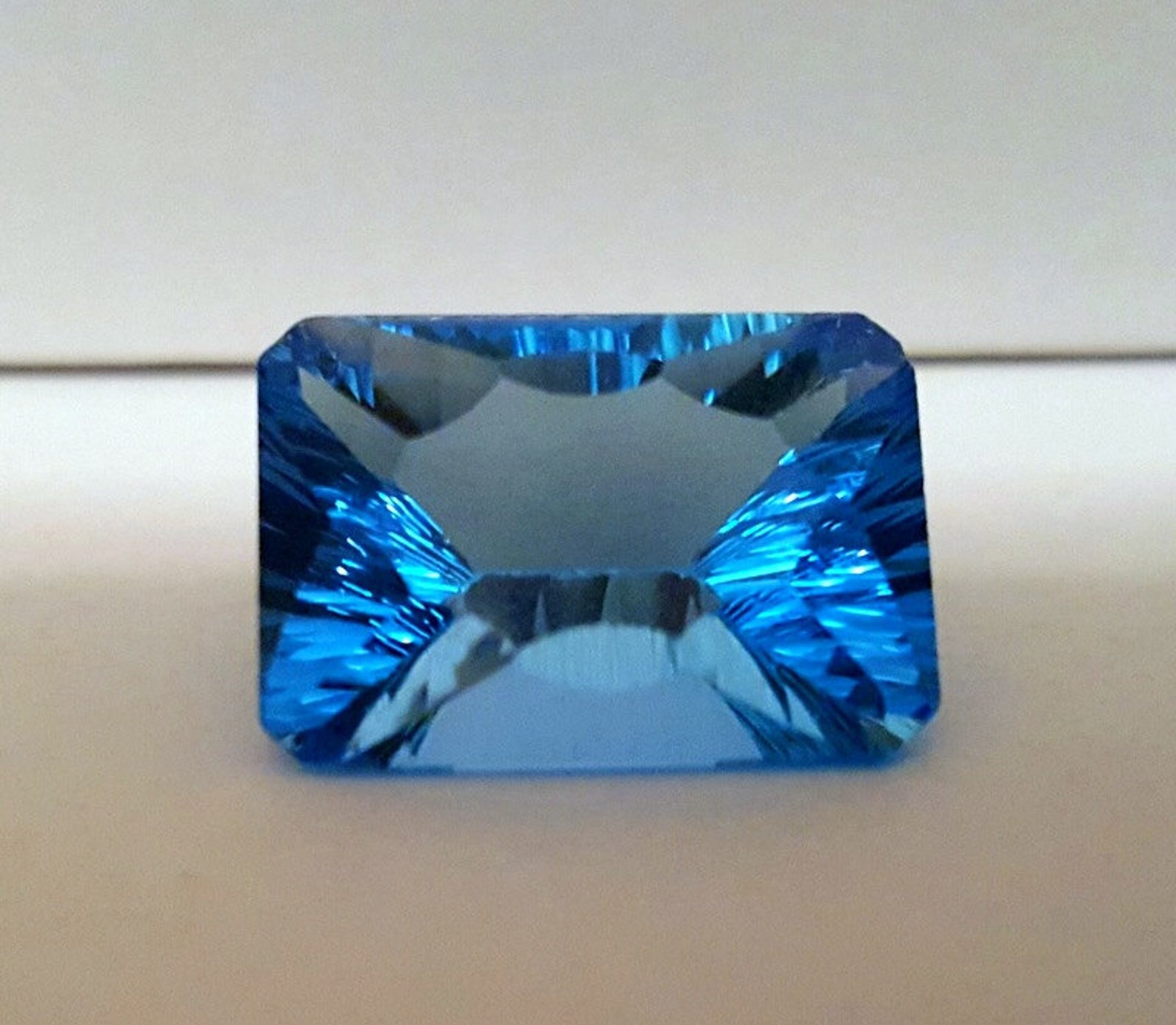 Vivid London Blue Topaz Gemstone 18cts Rectangle Shape millenium Cut ...