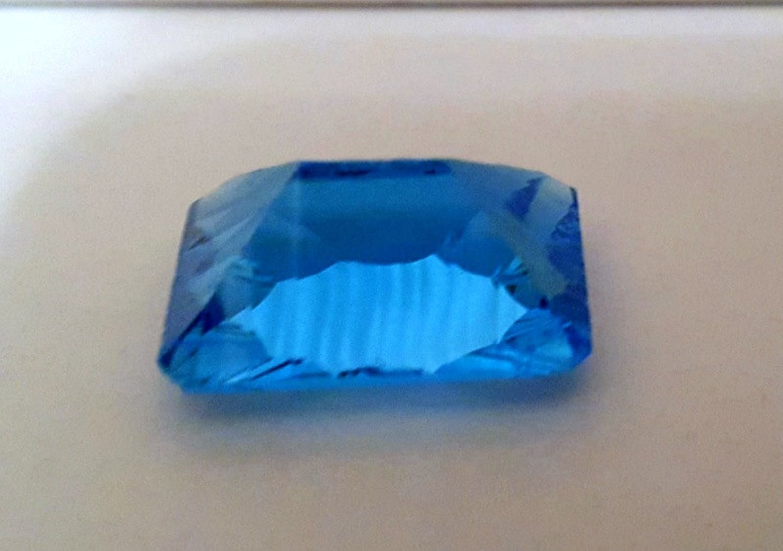 Vivid London Blue Topaz Gemstone 18cts Rectangle Shape millenium Cut ...
