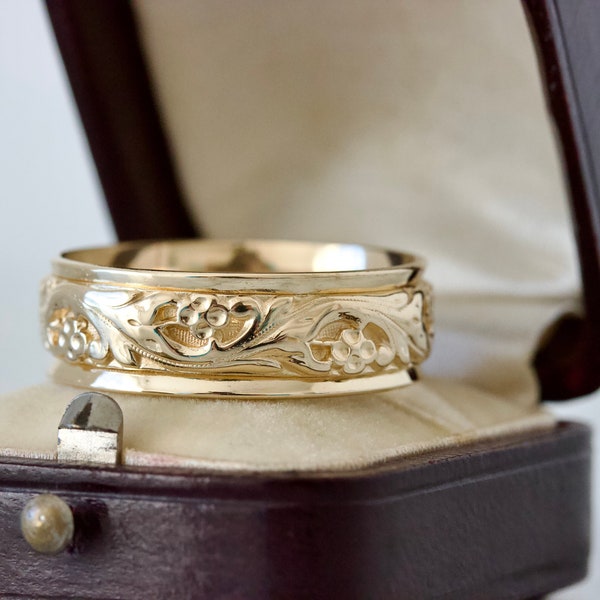 Carved Wedding Band - Etsy