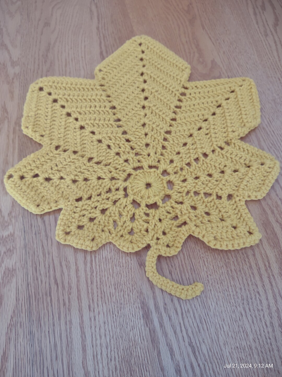 Maple Leaf Table Topper Placemat, Doily, Centerpiece - Etsy