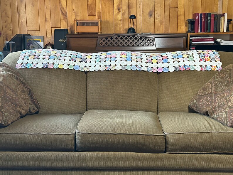 Cottage Core Vintage Fabric Yo-yo Table Runner/couch Doily - Etsy