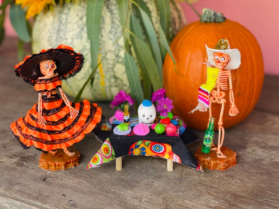 Altar Set of 3 Includes 2 Skeletons and 1 Altar Miniature Day of the ...