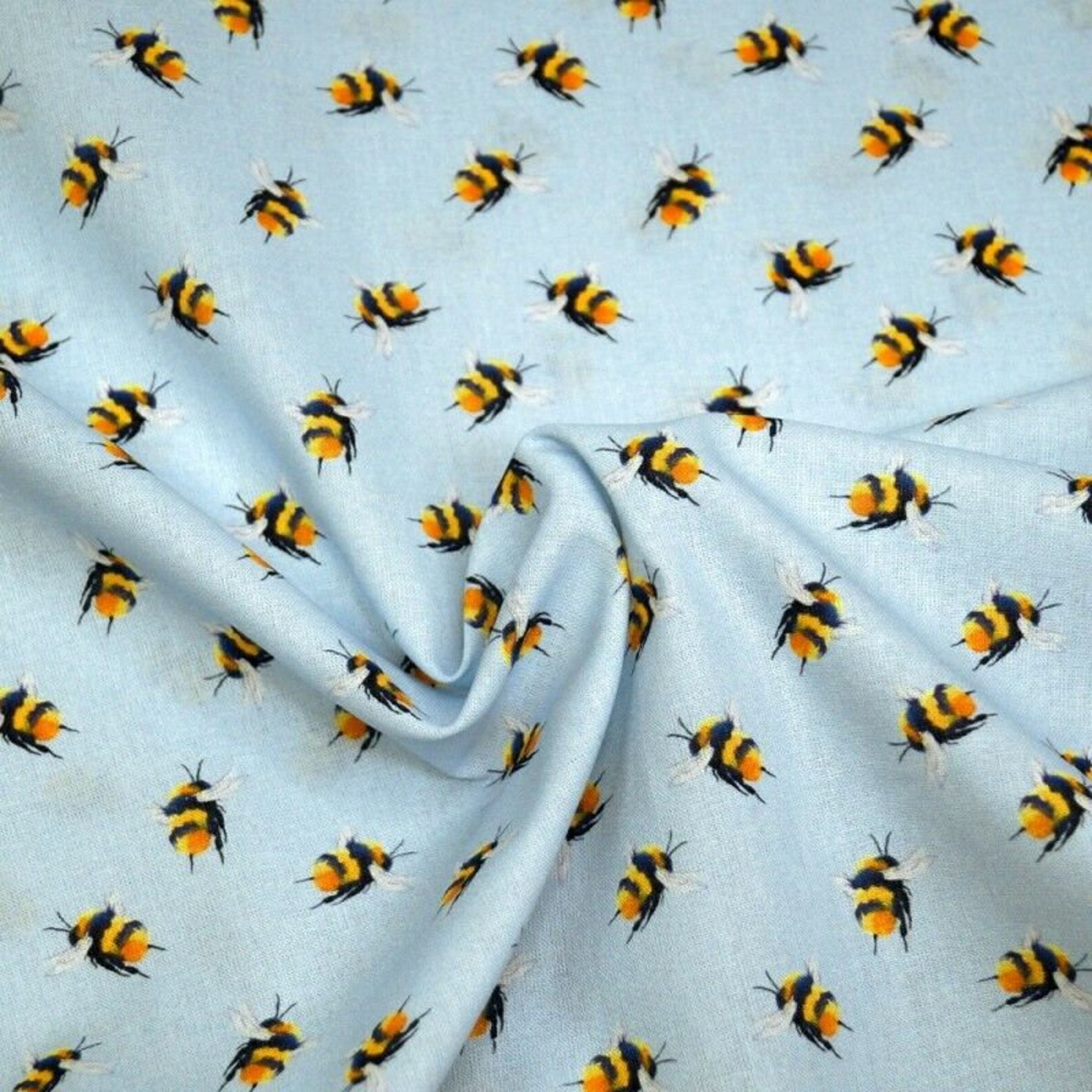 100% Cotton Digital Fabric Bumble Bee Buzzy Bumblebee Insect 140cm Wide ...