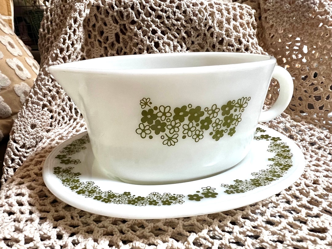Beautiful Vintage Pyrex Milk Glass 2 Piece Gravy Boat Pitcher & Under ...