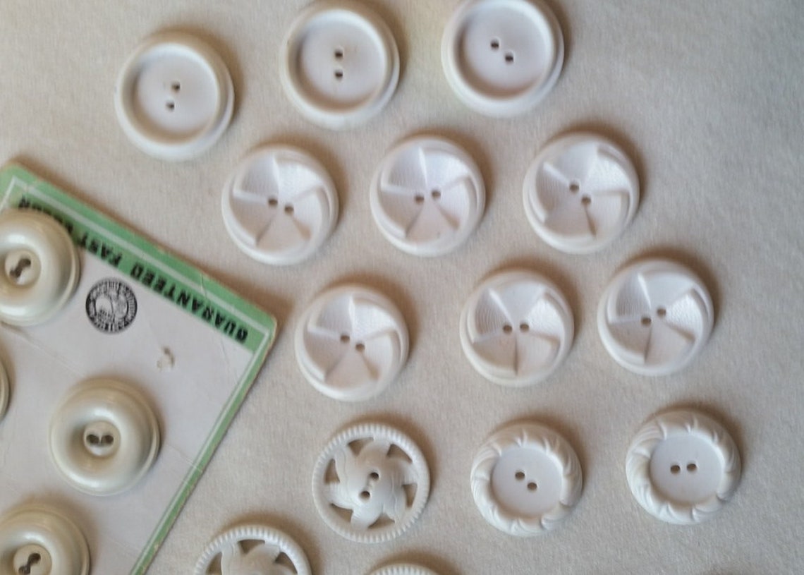 23 WHITE VINTAGE BUTTONS - Etsy