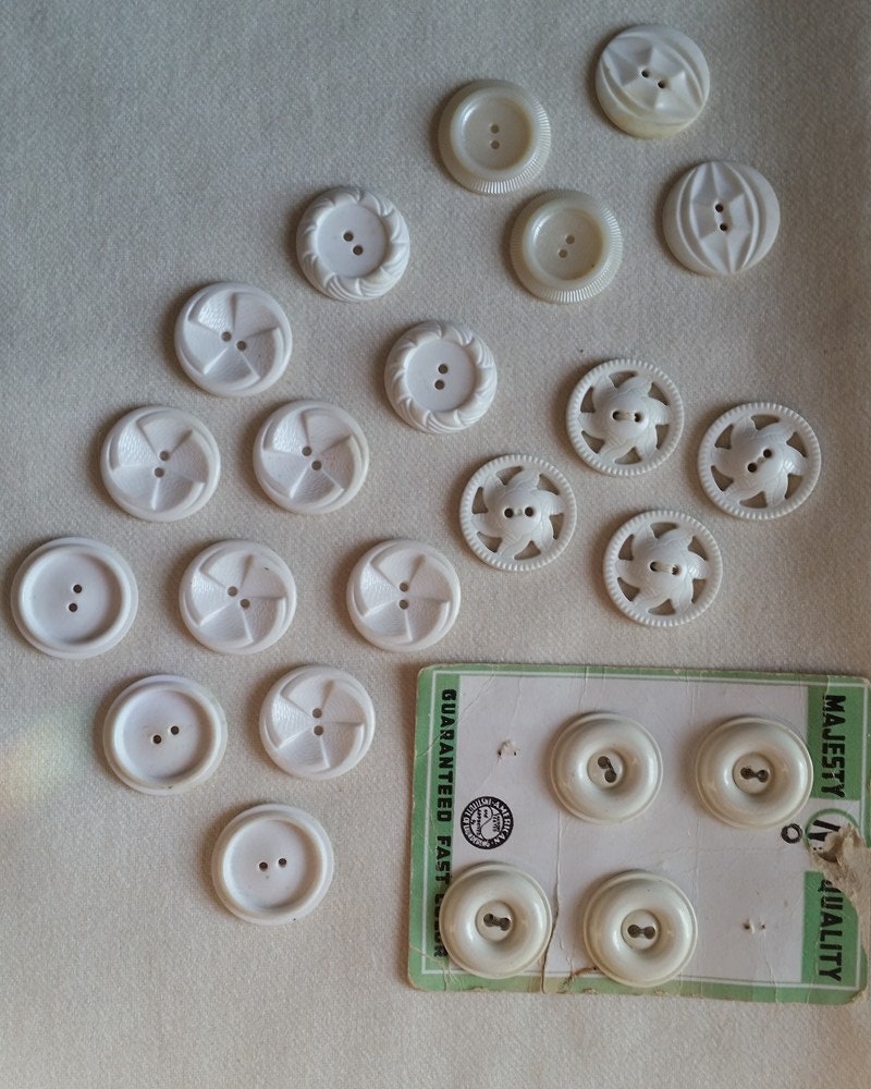 23 WHITE VINTAGE BUTTONS - Etsy