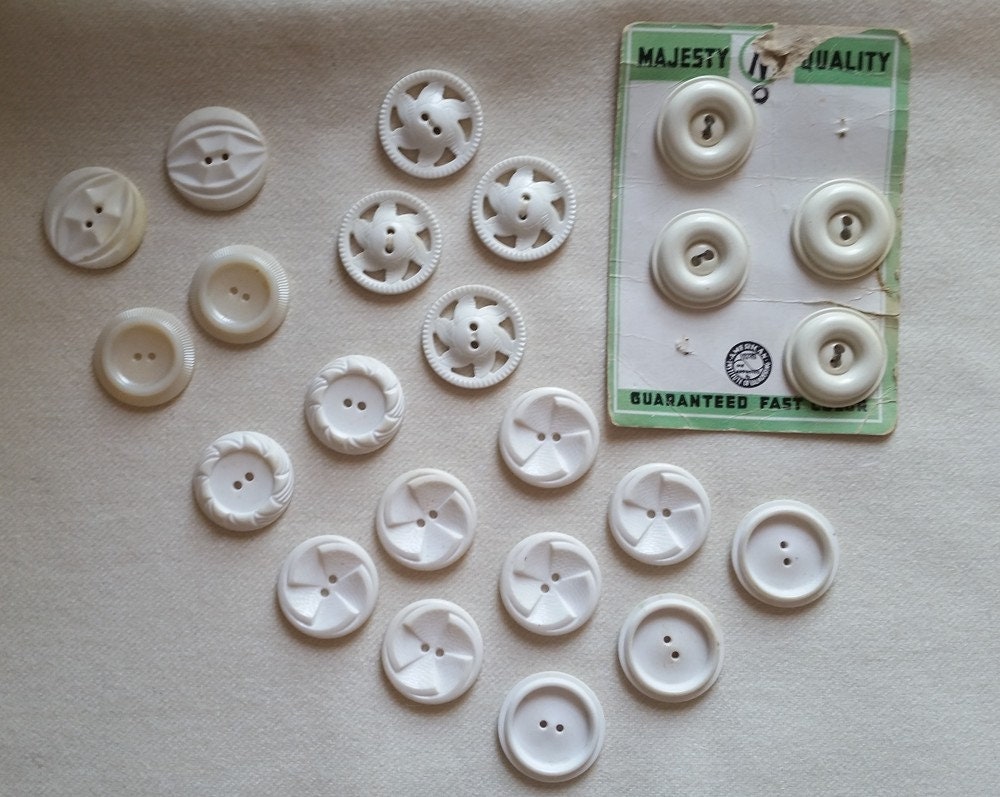 23 WHITE VINTAGE BUTTONS - Etsy