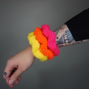 Knit Scrunchie in Neon Pink | Charlie & Luna Co. Handmade, Hair ...