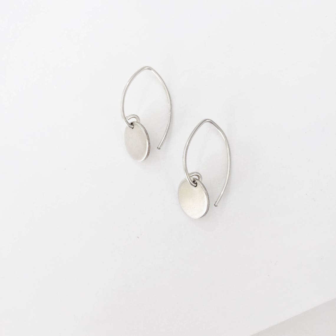 Tiny Disc Earrings/ Dainty Dot Earrings/ Small Disc Earrings/ Silver ...
