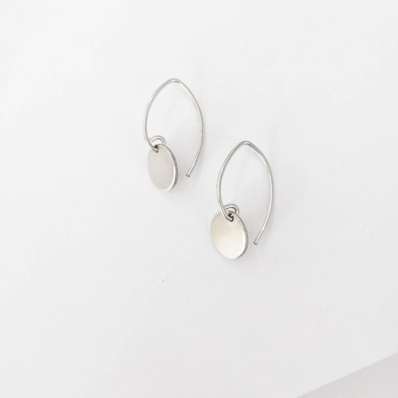 Tiny Disc Earrings/ Dainty Dot Earrings/ Small Disc Earrings/ - Etsy