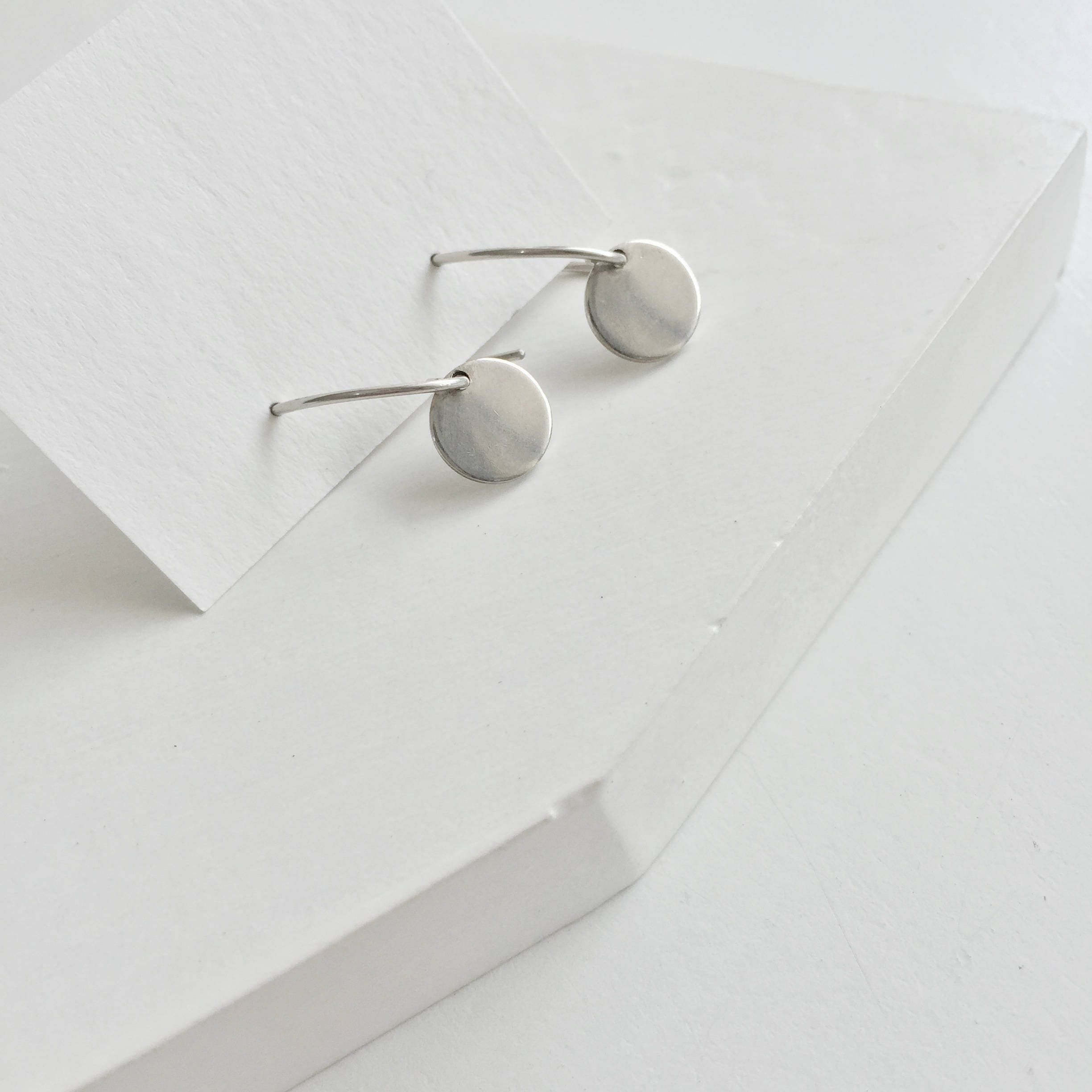 Tiny Disc Earrings/ Dainty Dot Earrings/ Small Disc Earrings/ Silver ...