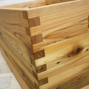Reclaimed Cedar Wood Crate | Box Joint Design - Etsy